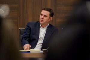 Takimi te Presidentja dhe mbledhja e VV’së për mandatarin, Abdixhiku i reagon Kurtit: Zvarritje ...